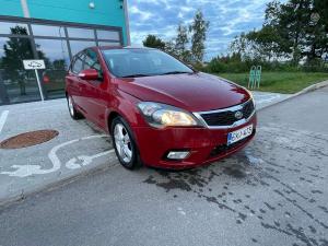 Red Kia Ceed 2010 in Panevezys, with an engine capacity of 1.58 L and mileage of 272 thousand km for 2850 €, photo  on AUTOMOTO.COM.LV