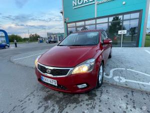 Red Kia Ceed 2010 in Panevezys, with an engine capacity of 1.58 L and mileage of 272 thousand km for 2850 €, photo 3 on AUTOMOTO.COM.LV