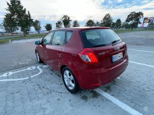 Red Kia Ceed 2010 in Panevezys, with an engine capacity of 1.58 L and mileage of 272 thousand km for 2850 €, photo 5 on AUTOMOTO.COM.LV