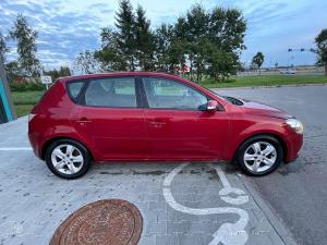 Red Kia Ceed 2010 in Panevezys, with an engine capacity of 1.58 L and mileage of 272 thousand km for 2850 €, photo 8 on AUTOMOTO.COM.LV