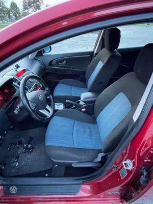 Red Kia Ceed 2010 in Panevezys, with an engine capacity of 1.58 L and mileage of 272 thousand km for 2850 €, photo 11 on AUTOMOTO.COM.LV