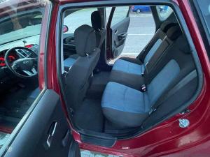 Red Kia Ceed 2010 in Panevezys, with an engine capacity of 1.58 L and mileage of 272 thousand km for 2850 €, photo 13 on AUTOMOTO.COM.LV