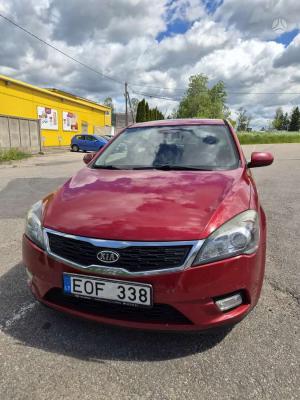 Red Kia Ceed 2011 in Vilnius, with an engine capacity of 1.40 L and mileage of 194 thousand km for 2000 €, photo  on AUTOMOTO.COM.LV