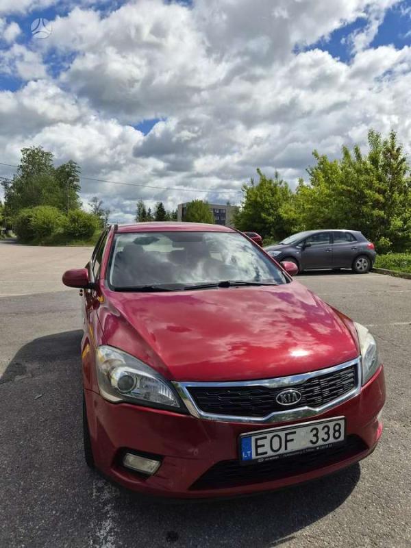 Sarkans Kia Ceed 2011 Viļņa, ar dzinēja tilpumu 1.40 L un nobraukumu 194 tūkst. km par 2000 €, foto 2 vietnē AUTOMOTO.COM.LV
