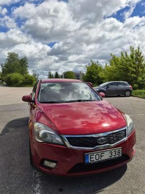 Red Kia Ceed 2011 in Vilnius, with an engine capacity of 1.40 L and mileage of 194 thousand km for 2000 €, photo 3 on AUTOMOTO.COM.LV