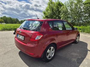 Red Kia Ceed 2011 in Vilnius, with an engine capacity of 1.40 L and mileage of 194 thousand km for 2000 €, photo 5 on AUTOMOTO.COM.LV