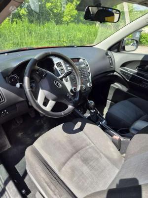 Red Kia Ceed 2011 in Vilnius, with an engine capacity of 1.40 L and mileage of 194 thousand km for 2000 €, photo 10 on AUTOMOTO.COM.LV