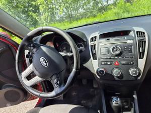 Red Kia Ceed 2011 in Vilnius, with an engine capacity of 1.40 L and mileage of 194 thousand km for 2000 €, photo 11 on AUTOMOTO.COM.LV