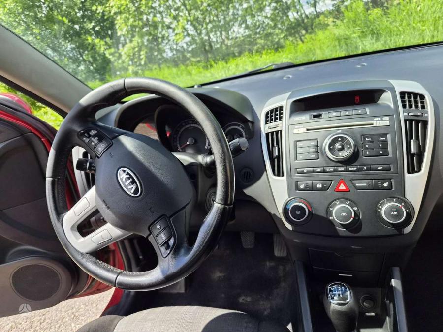 Red Kia Ceed 2011 in Vilnius, with an engine capacity of 1.40 L and mileage of 194 thousand km for 2000 €, photo 11 on AUTOMOTO.COM.LV