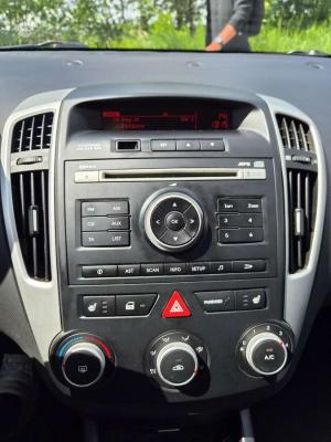 Red Kia Ceed 2011 in Vilnius, with an engine capacity of 1.40 L and mileage of 194 thousand km for 2000 €, photo 14 on AUTOMOTO.COM.LV