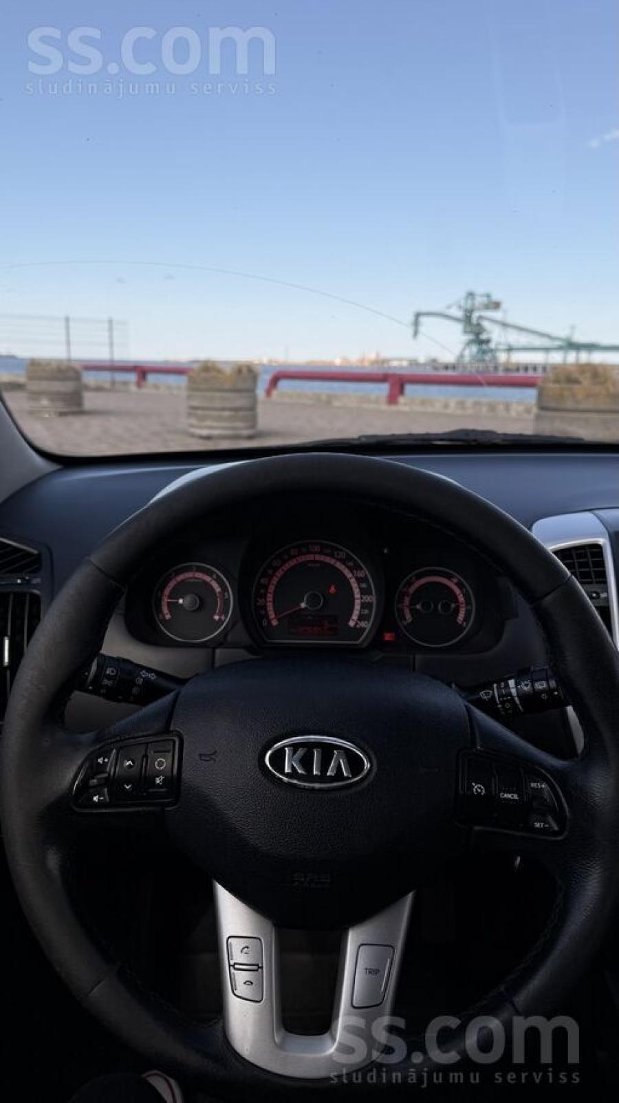 Red Kia Ceed 2011 in Ventspils, with an engine capacity of 1.60 L and mileage of 307 thousand km for 3200 €, photo 6 on AUTOMOTO.COM.LV