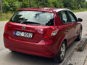 Red Kia Ceed 2012 in Riga, with an engine capacity of 1.40 L and mileage of 94 thousand km for 4500 €, photo 5 on AUTOMOTO.COM.LV