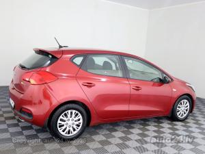 Red Kia Ceed 2012 in Tallinn, with an engine capacity of 1.60 L and mileage of 319 thousand km for 2799 €, photo 4 on AUTOMOTO.COM.LV
