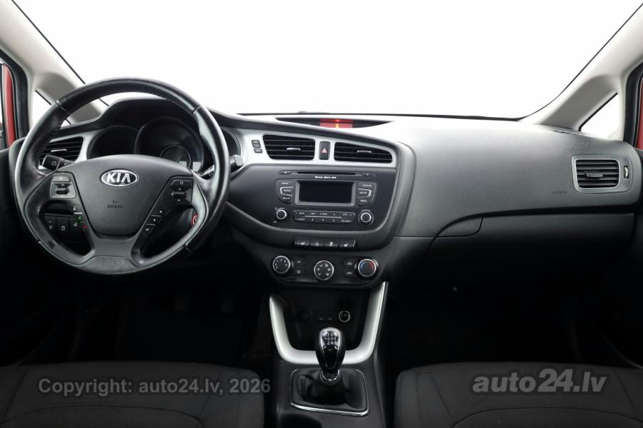 Red Kia Ceed 2012 in Tallinn, with an engine capacity of 1.60 L and mileage of 319 thousand km for 2799 €, photo 6 on AUTOMOTO.COM.LV