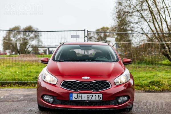 Red Kia Ceed 2013 in Riga, with an engine capacity of 1.40 L and mileage of 244 thousand km for 4990 €, photo 3 on AUTOMOTO.COM.LV