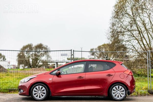 Red Kia Ceed 2013 in Riga, with an engine capacity of 1.40 L and mileage of 244 thousand km for 4990 €, photo 4 on AUTOMOTO.COM.LV