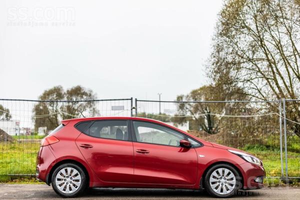 Red Kia Ceed 2013 in Riga, with an engine capacity of 1.40 L and mileage of 244 thousand km for 4990 €, photo 5 on AUTOMOTO.COM.LV