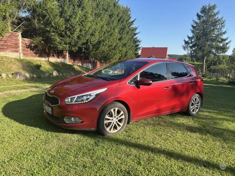 Sarkans Kia Ceed 2013 Trakai, ar dzinēja tilpumu 1.58 L un nobraukumu 246 tūkst. km par 5500 €, foto 12 vietnē AUTOMOTO.COM.LV