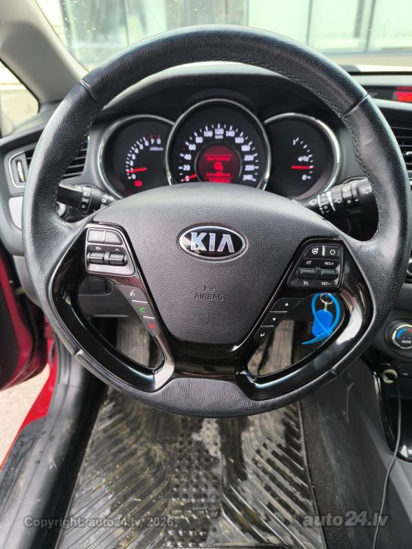 Red Kia Ceed 2015 in Tallinn, with an engine capacity of 1.60 L and mileage of 159 thousand km for 6200 €, photo 10 on AUTOMOTO.COM.LV