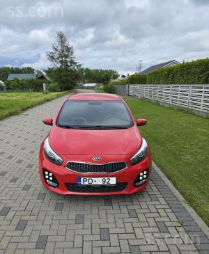 Red Kia Ceed 2017 in Riga, with an engine capacity of 1.60 L and mileage of 136 thousand km for 6999 €, photo 3 on AUTOMOTO.COM.LV