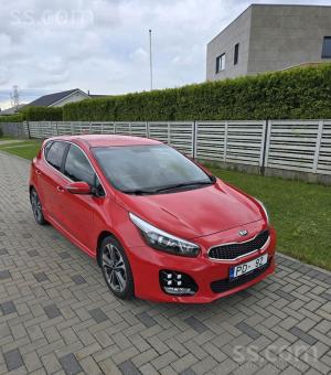 Red Kia Ceed 2017 in Riga, with an engine capacity of 1.60 L and mileage of 136 thousand km for 6999 €, photo 4 on AUTOMOTO.COM.LV