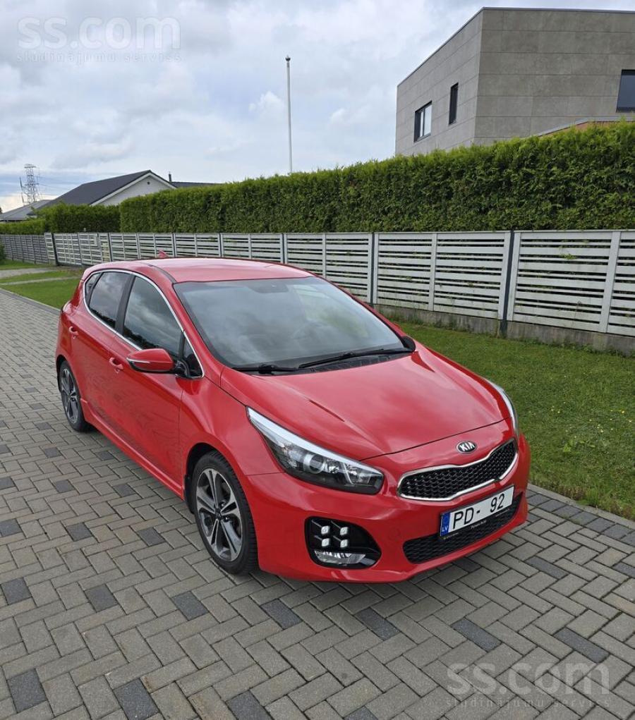 Red Kia Ceed 2017 in Riga, with an engine capacity of 1.60 L and mileage of 136 thousand km for 6999 €, photo 4 on AUTOMOTO.COM.LV