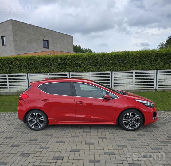 Red Kia Ceed 2017 in Riga, with an engine capacity of 1.60 L and mileage of 136 thousand km for 6999 €, photo 4 on AUTOMOTO.COM.LV