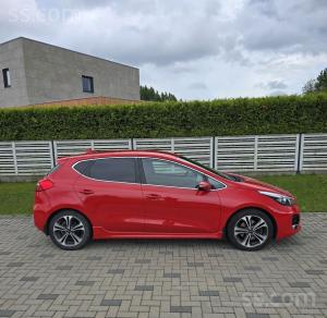 Red Kia Ceed 2017 in Riga, with an engine capacity of 1.60 L and mileage of 136 thousand km for 6999 €, photo 5 on AUTOMOTO.COM.LV