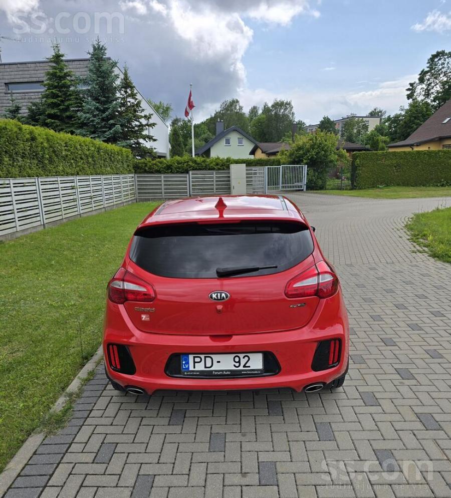Red Kia Ceed 2017 in Riga, with an engine capacity of 1.60 L and mileage of 136 thousand km for 6999 €, photo 7 on AUTOMOTO.COM.LV