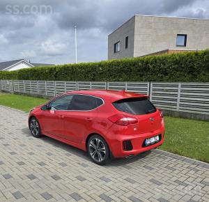 Red Kia Ceed 2017 in Riga, with an engine capacity of 1.60 L and mileage of 136 thousand km for 6999 €, photo 8 on AUTOMOTO.COM.LV