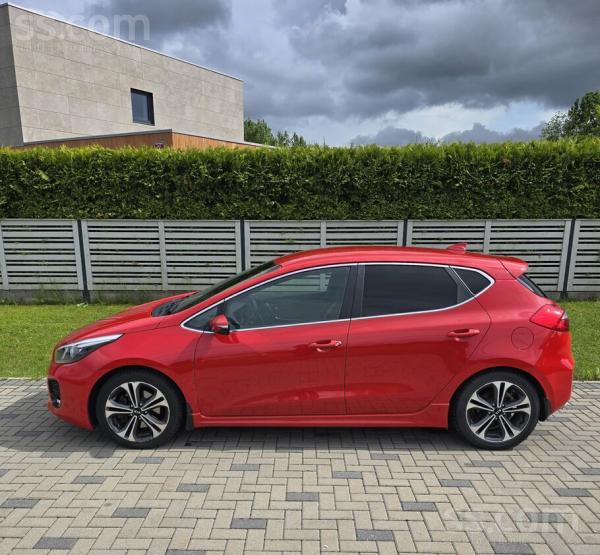 Red Kia Ceed 2017 in Riga, with an engine capacity of 1.60 L and mileage of 136 thousand km for 6999 €, photo 8 on AUTOMOTO.COM.LV