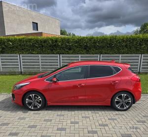 Red Kia Ceed 2017 in Riga, with an engine capacity of 1.60 L and mileage of 136 thousand km for 6999 €, photo 9 on AUTOMOTO.COM.LV