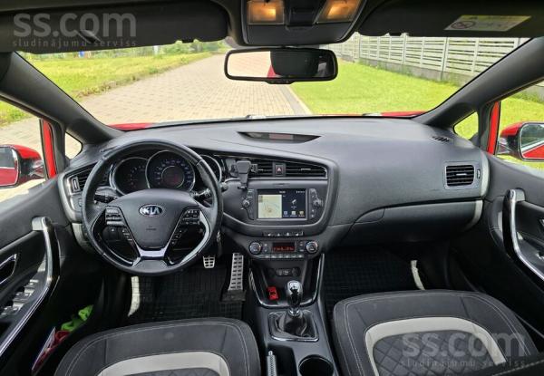 Red Kia Ceed 2017 in Riga, with an engine capacity of 1.60 L and mileage of 136 thousand km for 6999 €, photo 9 on AUTOMOTO.COM.LV