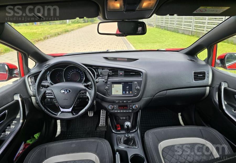 Red Kia Ceed 2017 in Riga, with an engine capacity of 1.60 L and mileage of 136 thousand km for 6999 €, photo 10 on AUTOMOTO.COM.LV