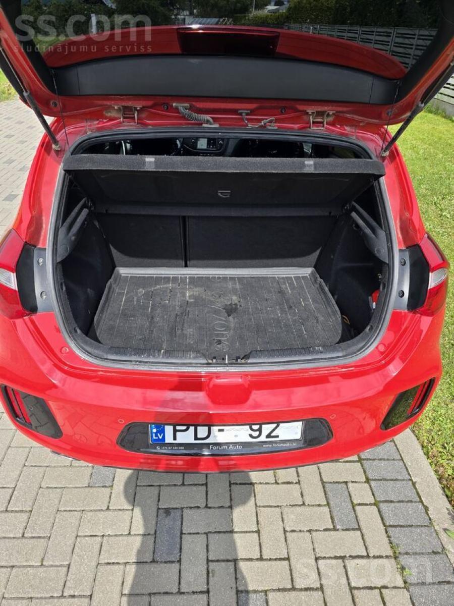Red Kia Ceed 2017 in Riga, with an engine capacity of 1.60 L and mileage of 136 thousand km for 6999 €, photo 12 on AUTOMOTO.COM.LV