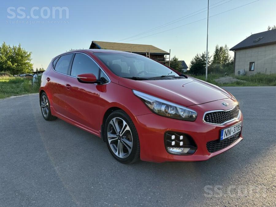 Red Kia Ceed 2017 in Riga, with an engine capacity of 1.60 L and mileage of 111 thousand km for 8000 €, photo 4 on AUTOMOTO.COM.LV