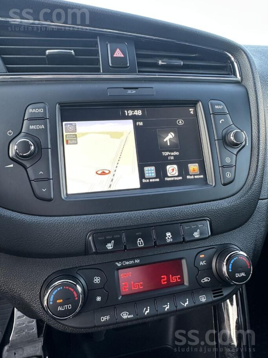 Red Kia Ceed 2017 in Riga, with an engine capacity of 1.60 L and mileage of 111 thousand km for 8000 €, photo 8 on AUTOMOTO.COM.LV