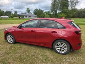 Red Kia Ceed 2020 in Riga, with an engine capacity of 1.00 L and mileage of 97 thousand km for 10950 €, photo 5 on AUTOMOTO.COM.LV