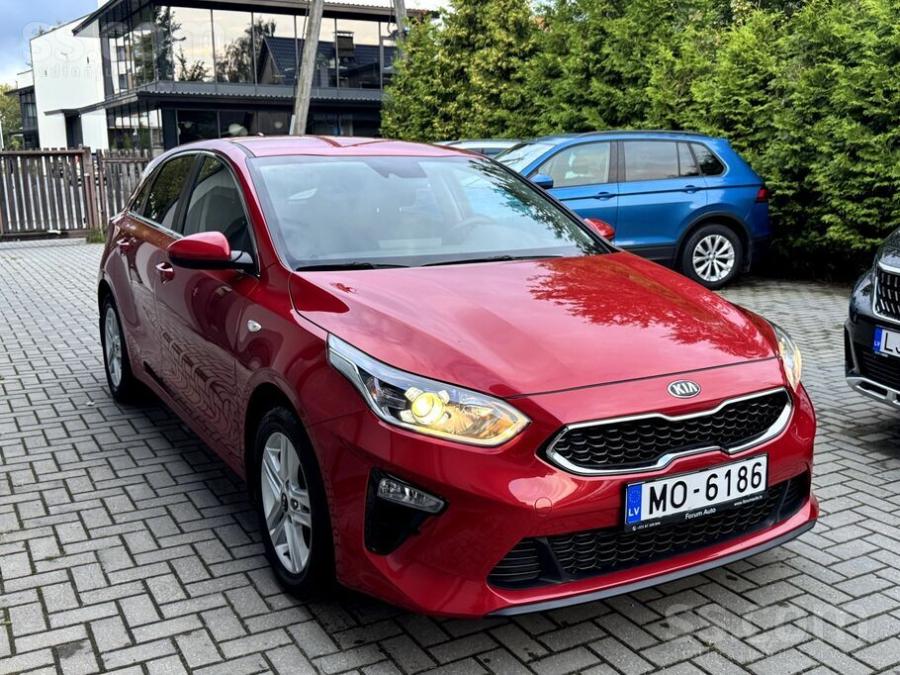 Red Kia Ceed 2020 in Riga, with an engine capacity of 1.40 L and mileage of 95 thousand km for 11500 €, photo 3 on AUTOMOTO.COM.LV