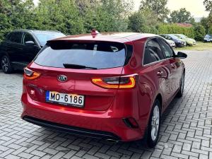 Red Kia Ceed 2020 in Riga, with an engine capacity of 1.40 L and mileage of 95 thousand km for 11500 €, photo 4 on AUTOMOTO.COM.LV