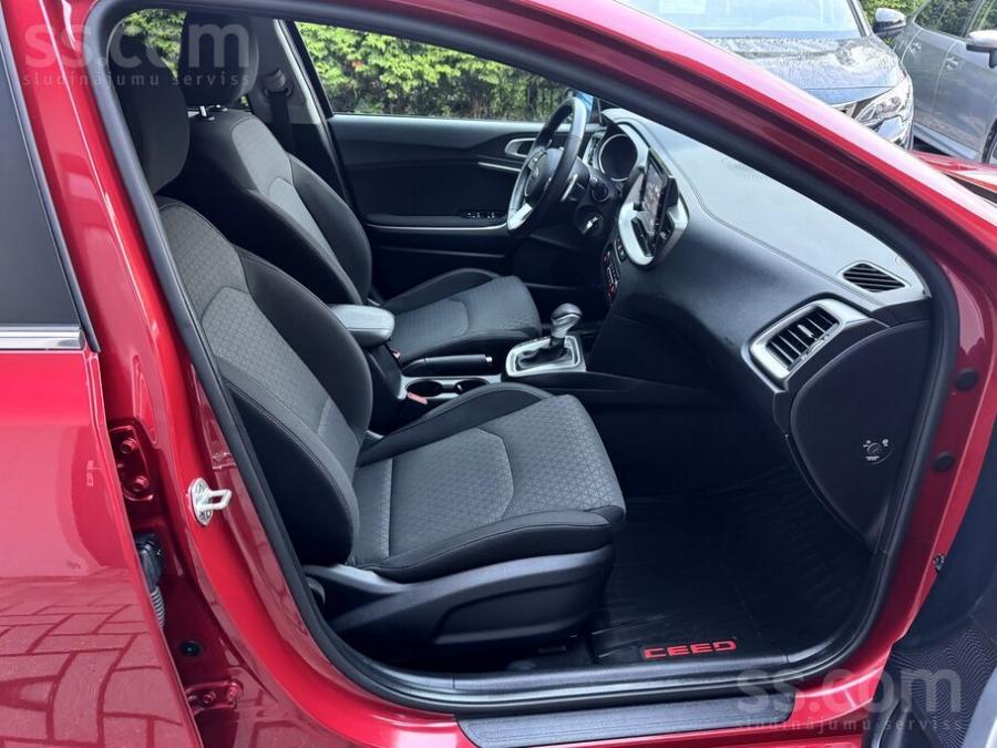 Red Kia Ceed 2020 in Riga, with an engine capacity of 1.40 L and mileage of 95 thousand km for 11500 €, photo 9 on AUTOMOTO.COM.LV