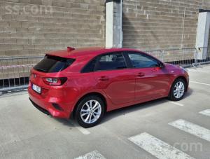 Red Kia Ceed 2021 in Riga, with an engine capacity of 1.50 L and mileage of 42 thousand km for 14900 €, photo 3 on AUTOMOTO.COM.LV