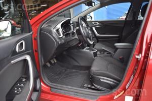 Red Kia Ceed 2021 in Riga, with an engine capacity of 1.60 L and mileage of 175 thousand km for 8400 €, photo 4 on AUTOMOTO.COM.LV