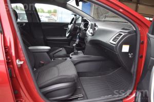 Red Kia Ceed 2021 in Riga, with an engine capacity of 1.60 L and mileage of 175 thousand km for 8400 €, photo 12 on AUTOMOTO.COM.LV
