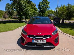 Sarkans Kia Ceed 2025 Tallina, ar dzinēja tilpumu 1.50 L un nobraukumu 19 tūkst. km par 29900 €, foto  vietnē AUTOMOTO.COM.LV