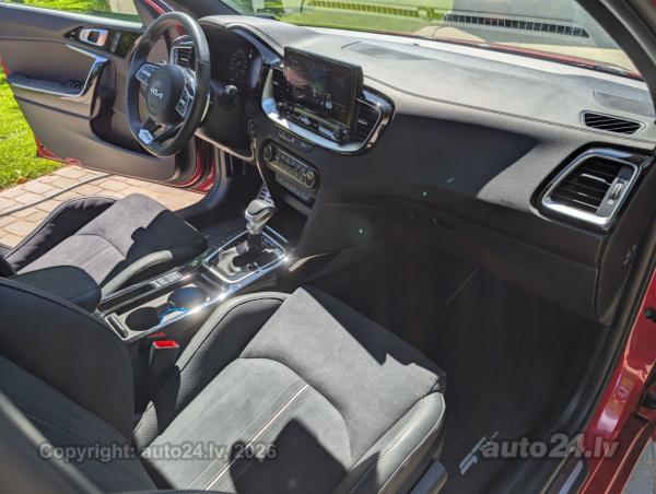 Sarkans Kia Ceed 2025 Tallina, ar dzinēja tilpumu 1.50 L un nobraukumu 19 tūkst. km par 29900 €, foto 10 vietnē AUTOMOTO.COM.LV