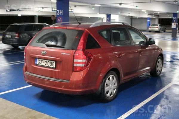 Red Kia Ceed 2007 in Riga, with an engine capacity of 1.60 L and mileage of 259 thousand km for 1767 €, photo 8 on AUTOMOTO.COM.LV