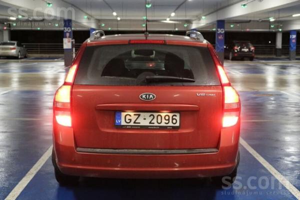 Red Kia Ceed 2007 in Riga, with an engine capacity of 1.60 L and mileage of 259 thousand km for 1767 €, photo 9 on AUTOMOTO.COM.LV