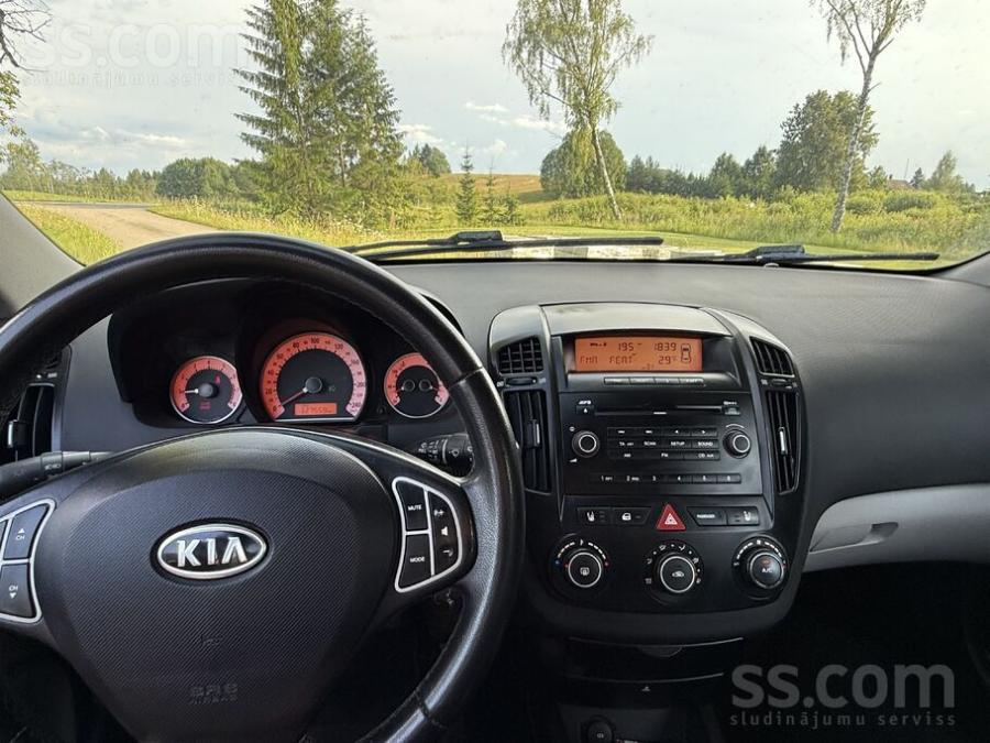 Sarkans Kia Ceed 2008 Cēsis, ar dzinēja tilpumu 1.40 L un nobraukumu 327 tūkst. km par 1550 €, foto 12 vietnē AUTOMOTO.COM.LV