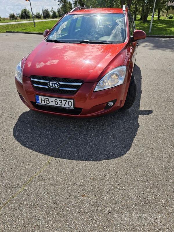 Red Kia Ceed 2008 in Dobele, with an engine capacity of 1.60 L and mileage of 185 thousand km for 1200 €, photo 4 on AUTOMOTO.COM.LV